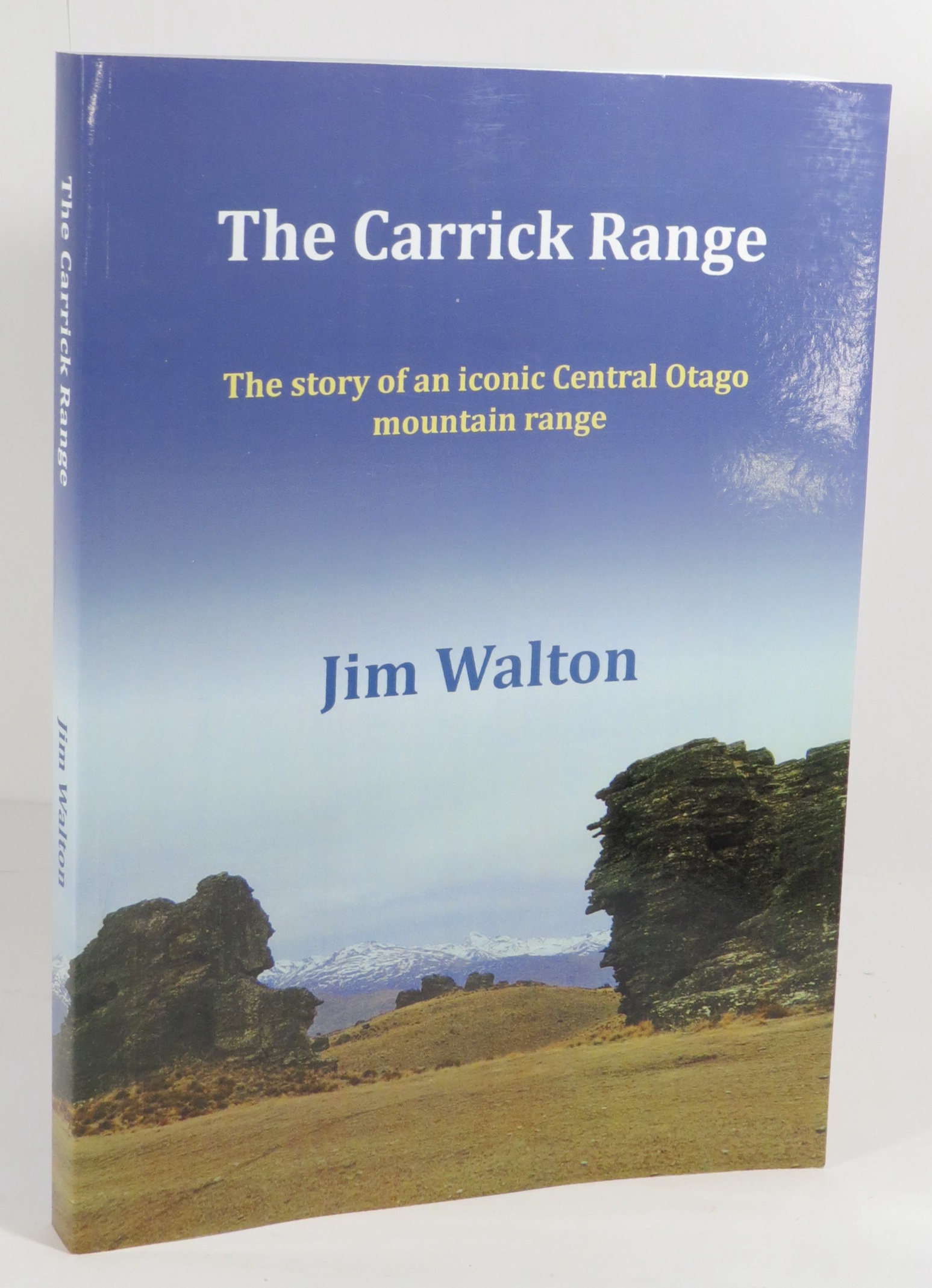 The Carrick Range : The Story of an Iconic Otago Mountain Range