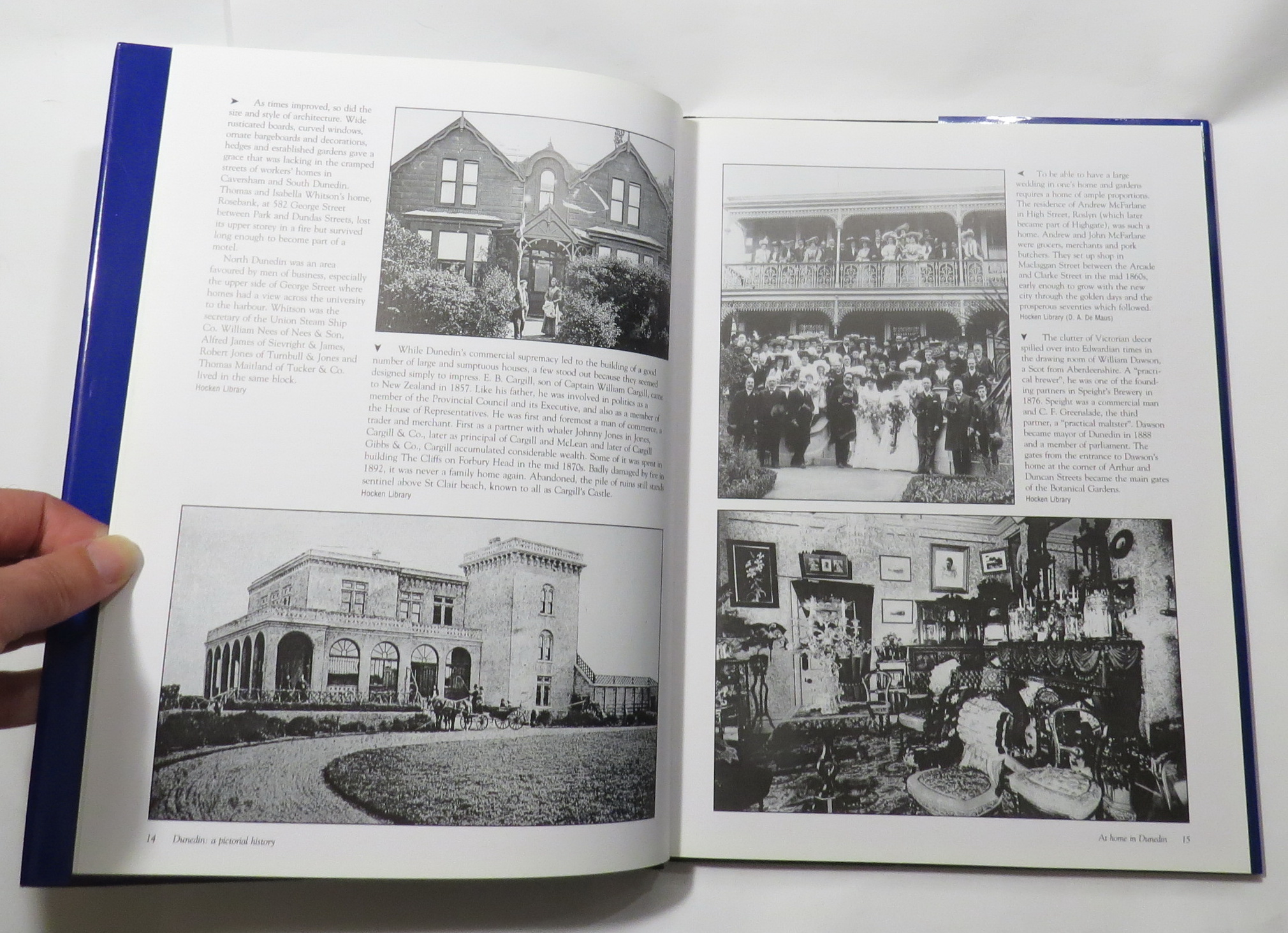 Dunedin : A Pictorial History